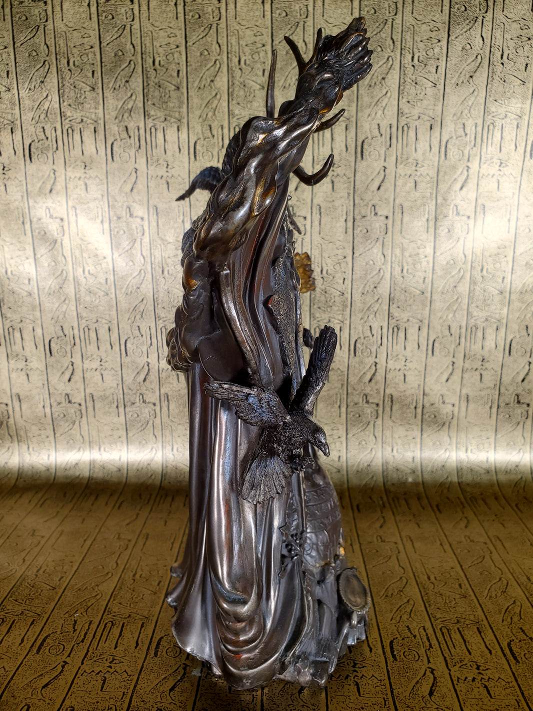 Merlin Statue – Son Of The Pharaoh