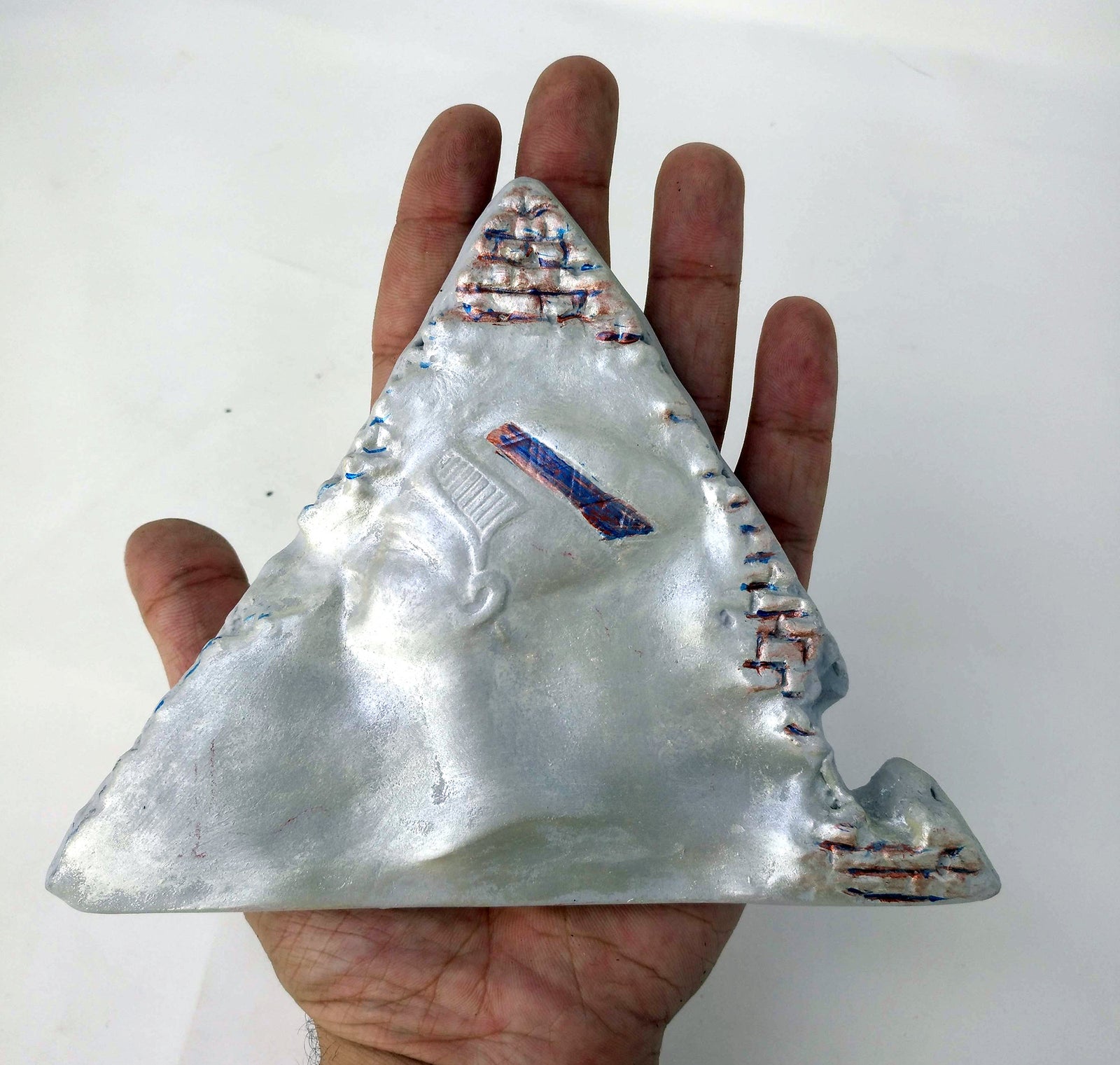 Nefertiti Pyramid - Ancient Egyptian Queen Nefertiti on Ceramic Pyrami ...